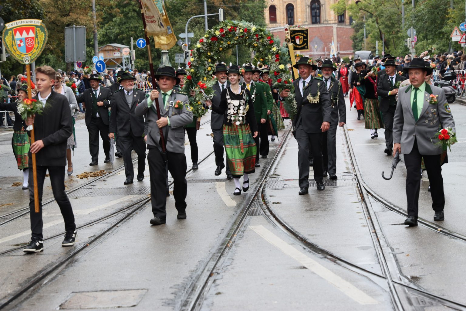 Münchner Oktoberfest Trachten- und Schützenfestzug 2022 mit ...
